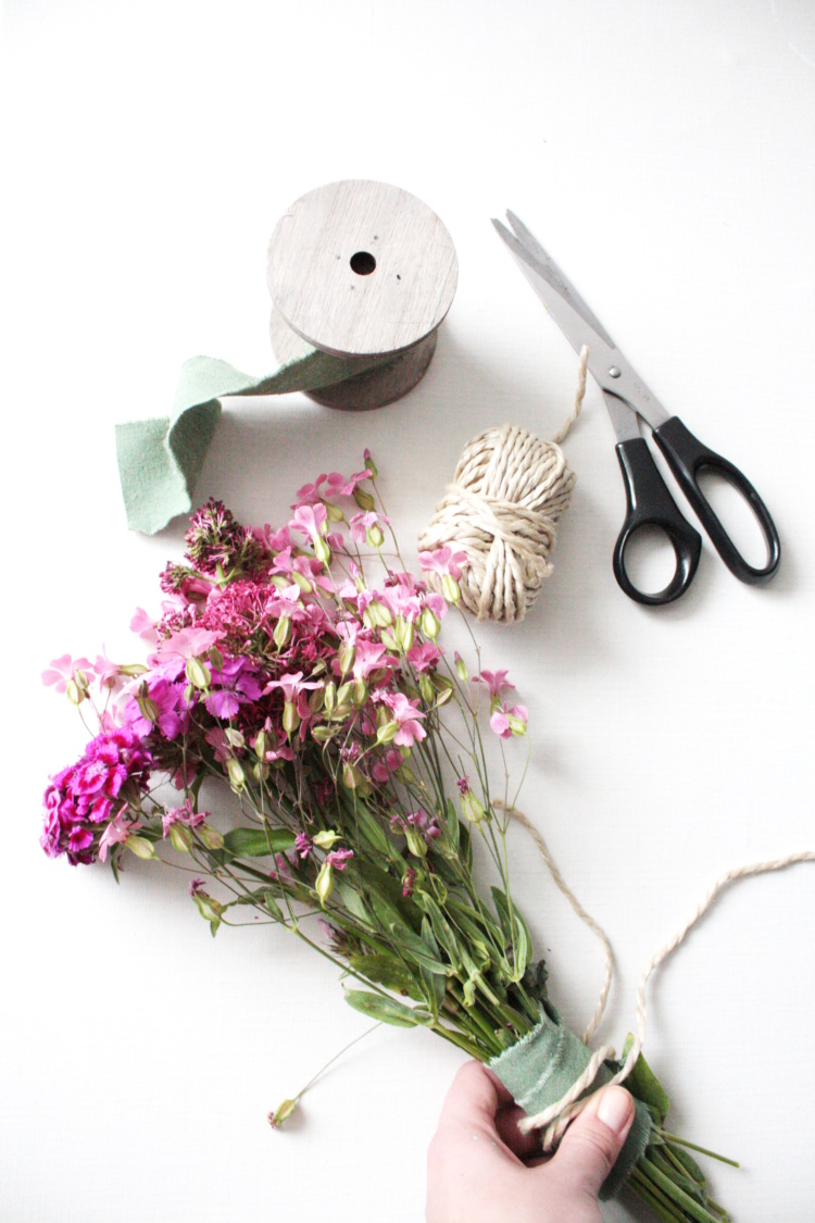 Mini-DIY: Blumenstrauß schön binden & Gedanken zur Dankbarkeit - Rosy ...